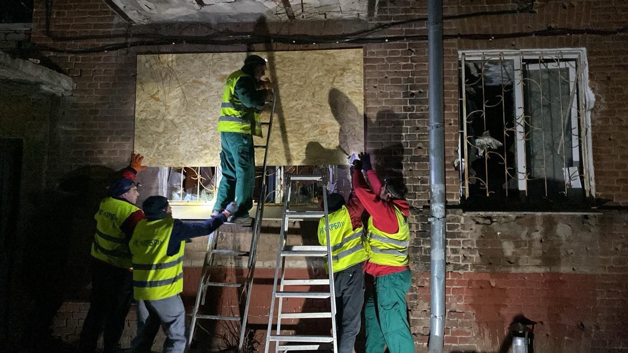 У Терехова повідомили, скільки будівель пошкодили росіяни під час обстрілу 23 листопада. Читайте ...